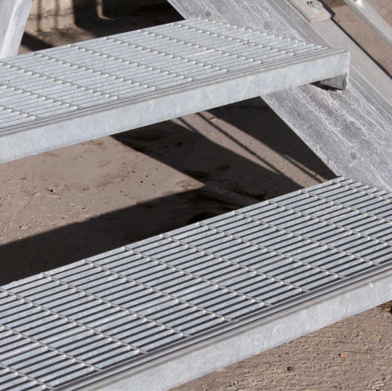 Grigliato in acciaio galvanizzato - GRADINI STANDARD - Defim Orsogril ...