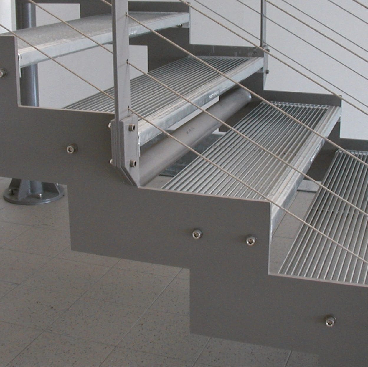 Grigliato in acciaio galvanizzato - GRADINI ANTIVERTIGINE - Defim ...