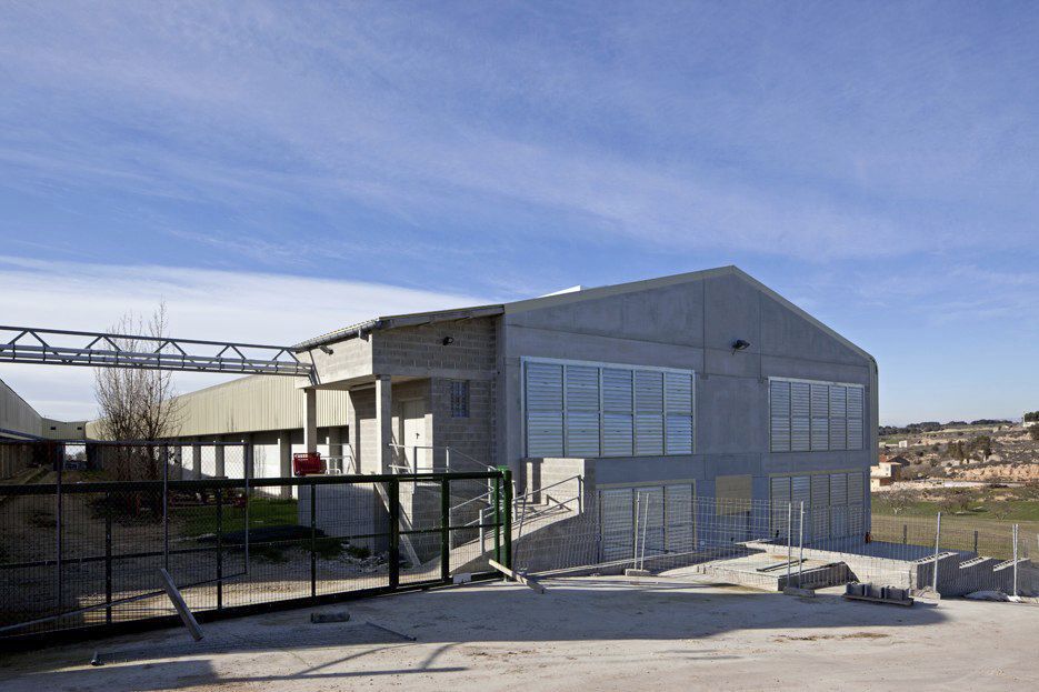 Edificio prefabbricato - SANT GUIM DE LA PLANA - HORMIPRESA - in ...