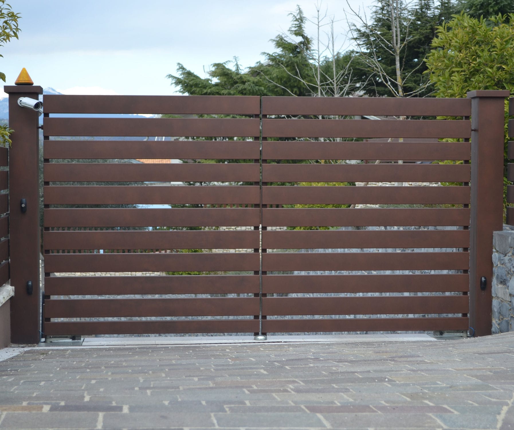 Cancello battente - 7 - Tessaro Group - in ferro battuto / a sbarre ...