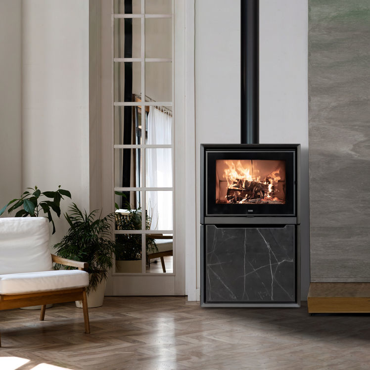 Stufa a legna - VENUS PLUS - Klover - 10 kW...20 kW / da appoggio / moderna