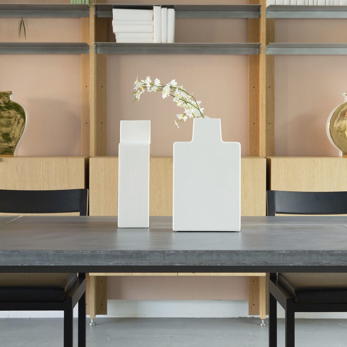 Vaso contemporaneo - MOON 02 - LANDO - in ceramica / fatto a mano / da tavolo