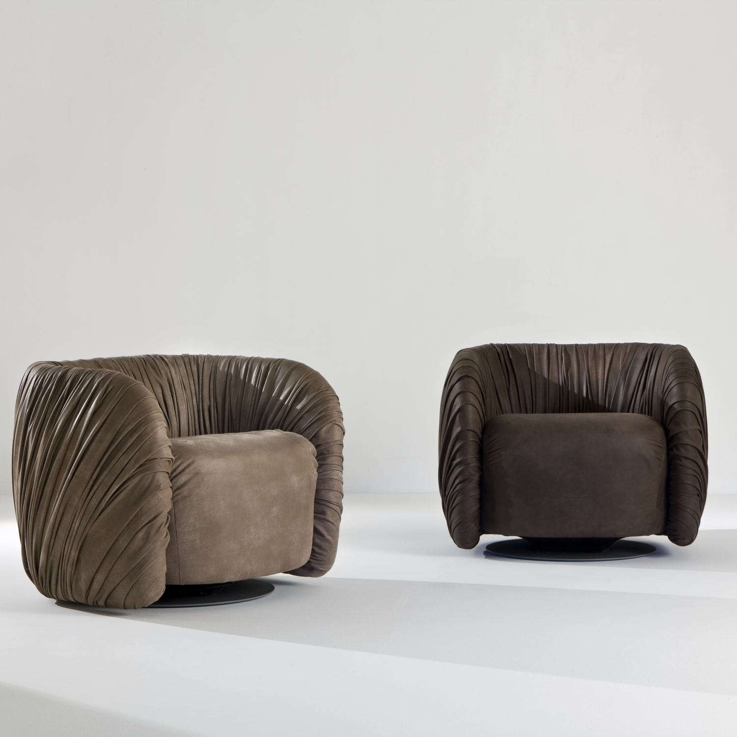 Poltrona design originale - DRAPE - LAURAMERONI - in pelle / in tessuto ...