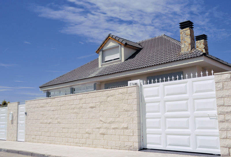 Blocco di calcestruzzo forato - PLAYA - Verniprens - per muro di ...