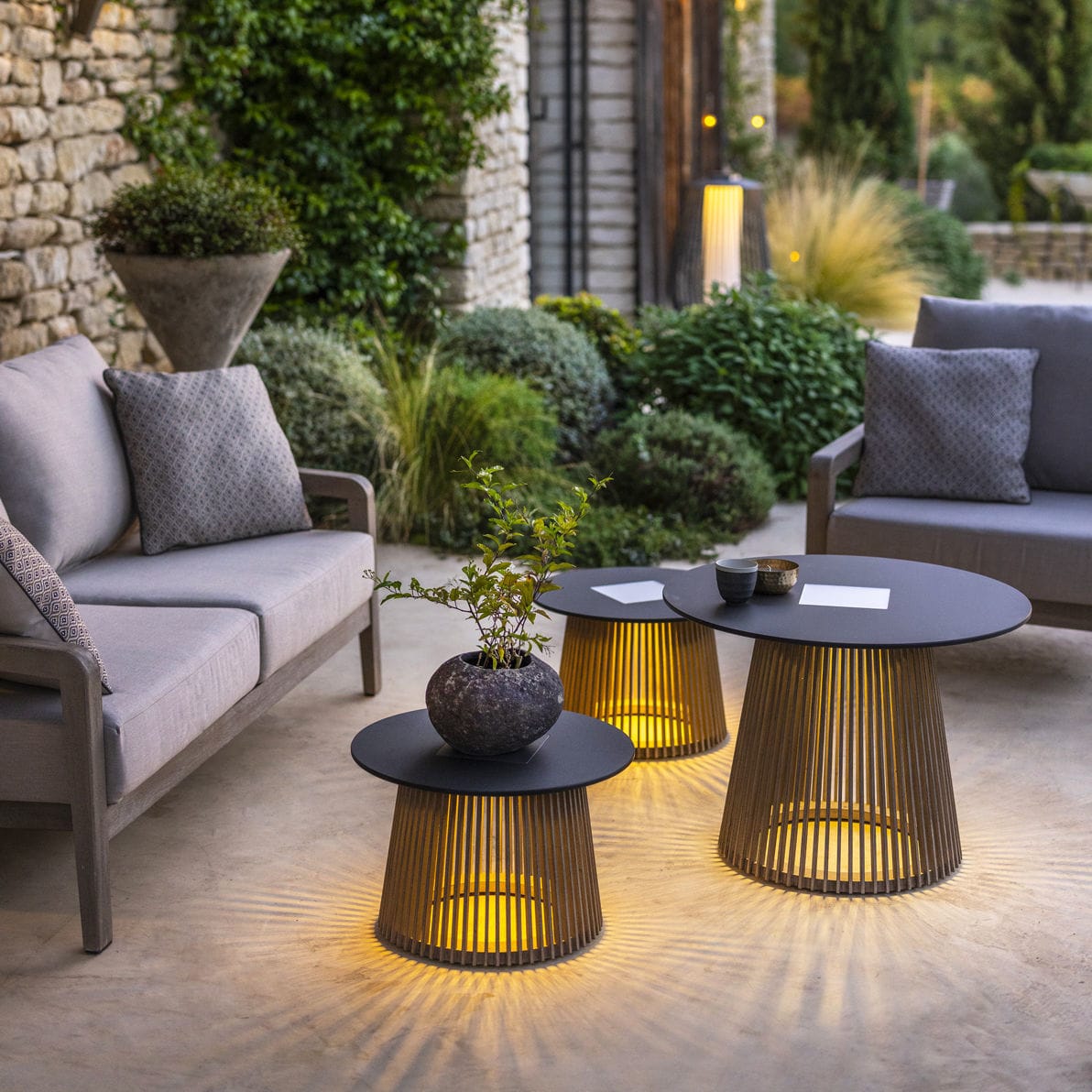 Tavolino basso design originale - XL TECKA - LES JARDINS - in vetro ...