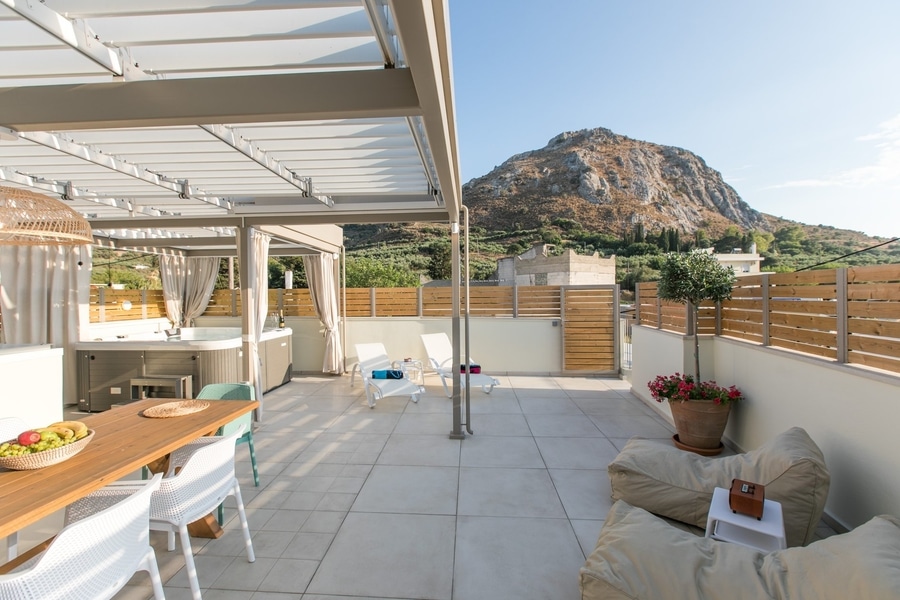 Sognante terrazza sul tetto con pergolato bicoclimatico Cospilouvre ...